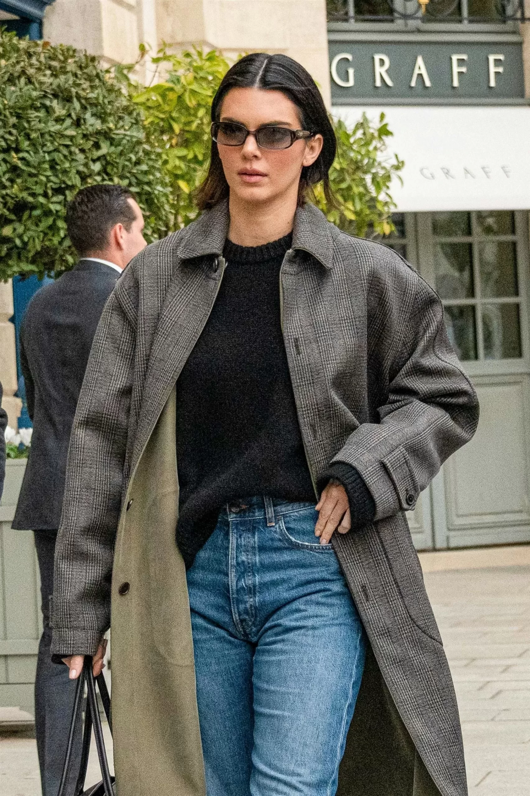 Kendall Jenner sets the trend in Paris with her new ‘Marlo’ bag from ...